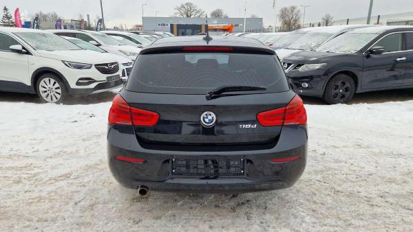 Melns BMW 118 2016 Marijampole, ar dzinēja tilpumu 2.00 L un nobraukumu 214 tūkst. km par 7690 €, foto 7 vietnē AUTOMOTO.COM.LV