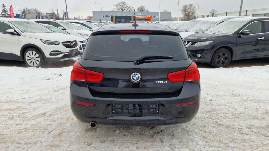 Black BMW 118 2016 in Marijampole, with an engine capacity of 2.00 L and mileage of 214 thousand km for 7690 €, photo 7 on AUTOMOTO.COM.LV
