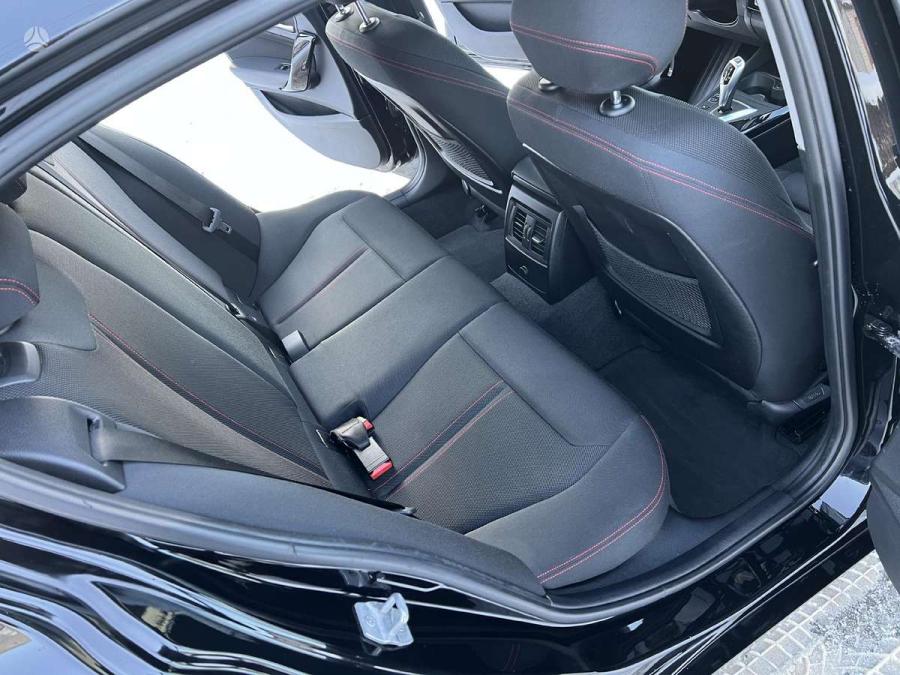 Melns BMW 118 2017 Prienai, ar dzinēja tilpumu 2.00 L un nobraukumu 245 tūkst. km par 8199 €, foto 22 vietnē AUTOMOTO.COM.LV