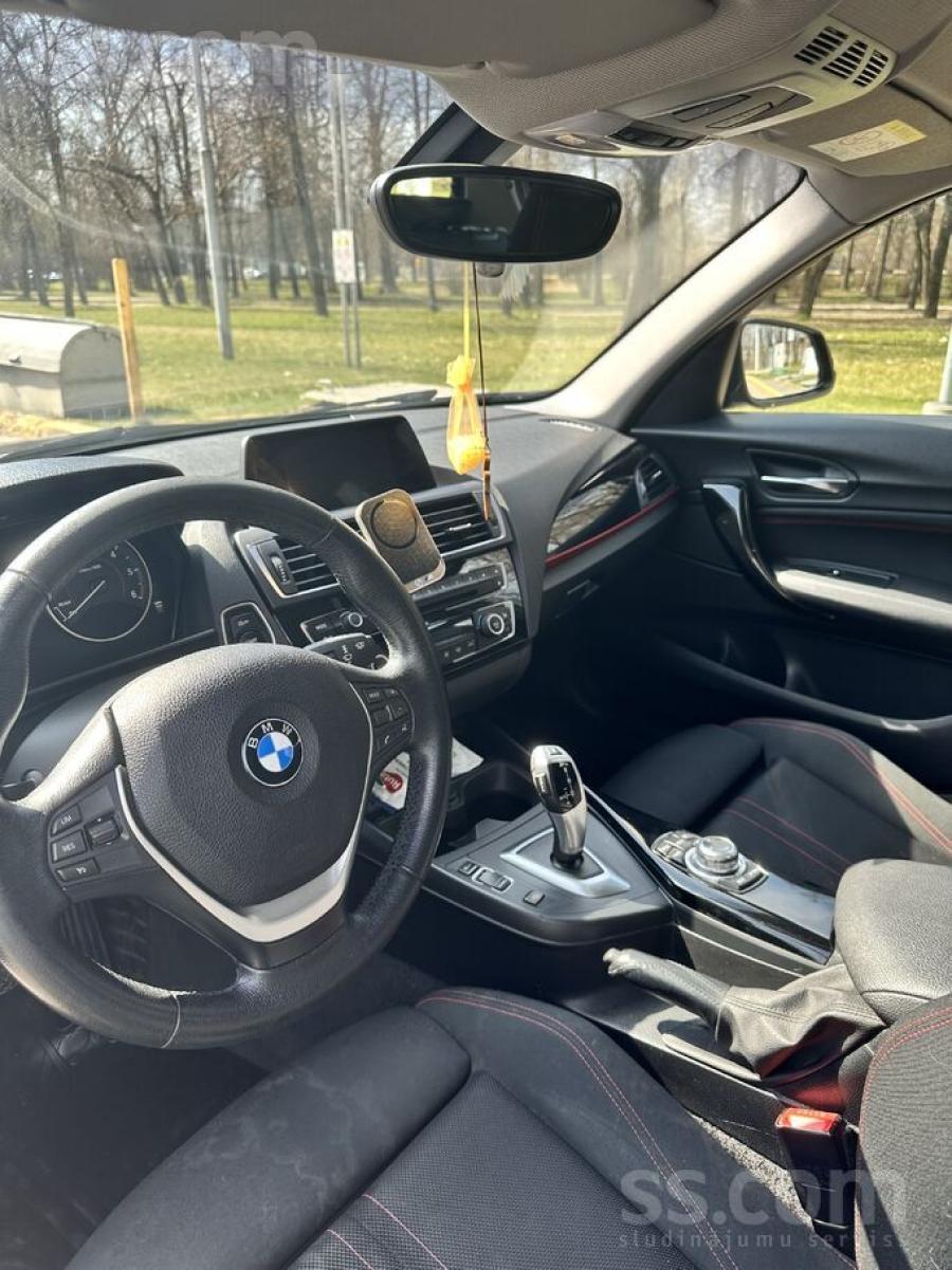 Black BMW 118 2017 in Riga, with an engine capacity of 2.00 L and mileage of 219 thousand km for 11700 €, photo 6 on AUTOMOTO.COM.LV