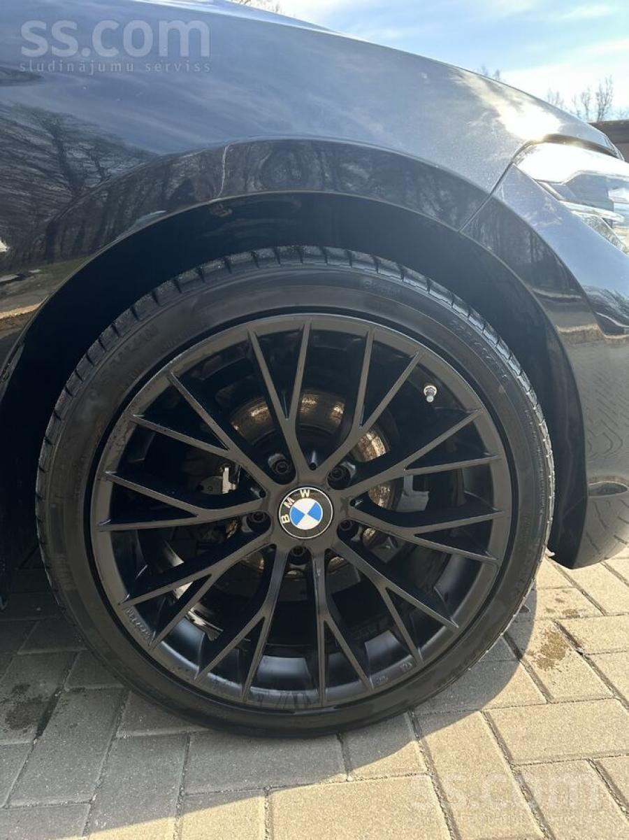 Black BMW 118 2017 in Riga, with an engine capacity of 2.00 L and mileage of 219 thousand km for 11700 €, photo 10 on AUTOMOTO.COM.LV