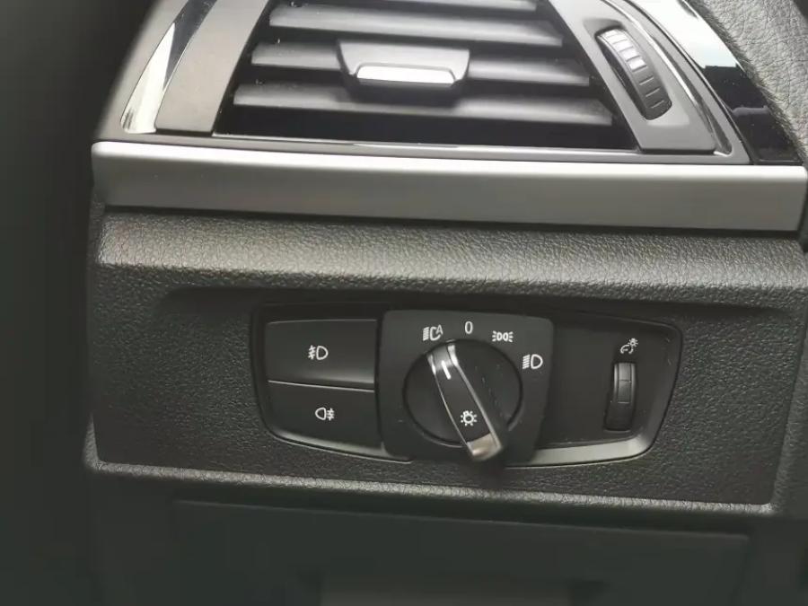 Melns BMW 118 2017 Kuldīga, ar dzinēja tilpumu 2.00 L un nobraukumu 230 tūkst. km par 13900 €, foto 18 vietnē AUTOMOTO.COM.LV