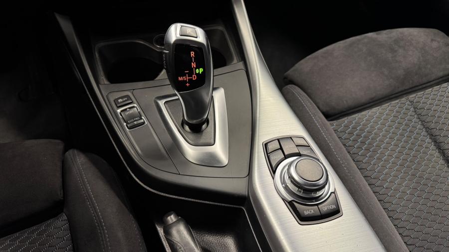 Black BMW 118 2017 in Riga, with an engine capacity of 2.00 L and mileage of 229 thousand km for 12990 €, photo 15 on AUTOMOTO.COM.LV