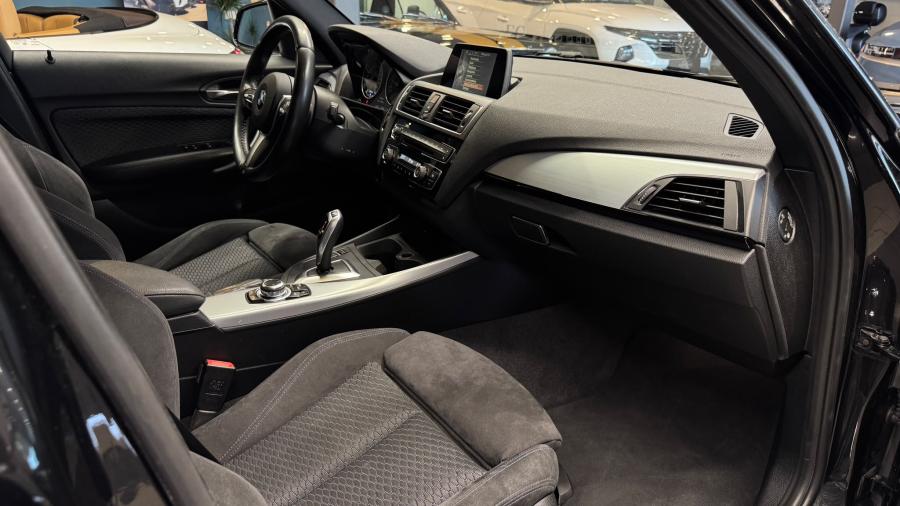 Black BMW 118 2017 in Riga, with an engine capacity of 2.00 L and mileage of 229 thousand km for 12990 €, photo 17 on AUTOMOTO.COM.LV