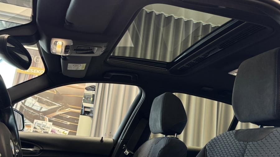 Black BMW 118 2017 in Riga, with an engine capacity of 2.00 L and mileage of 229 thousand km for 12990 €, photo 18 on AUTOMOTO.COM.LV