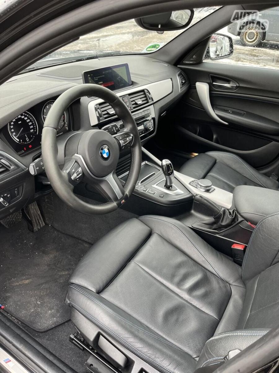 Black BMW 118 2018 in Vilnius, with an engine capacity of 1.50 L and mileage of 100 thousand km for 16500 €, photo 15 on AUTOMOTO.COM.LV