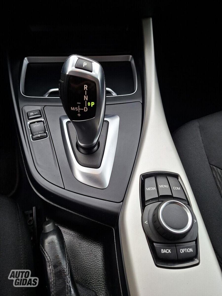 Black BMW 118 2018 in Petrikaiciai, with an engine capacity of 2.00 L and mileage of 90 thousand km for 11499 €, photo 29 on AUTOMOTO.COM.LV