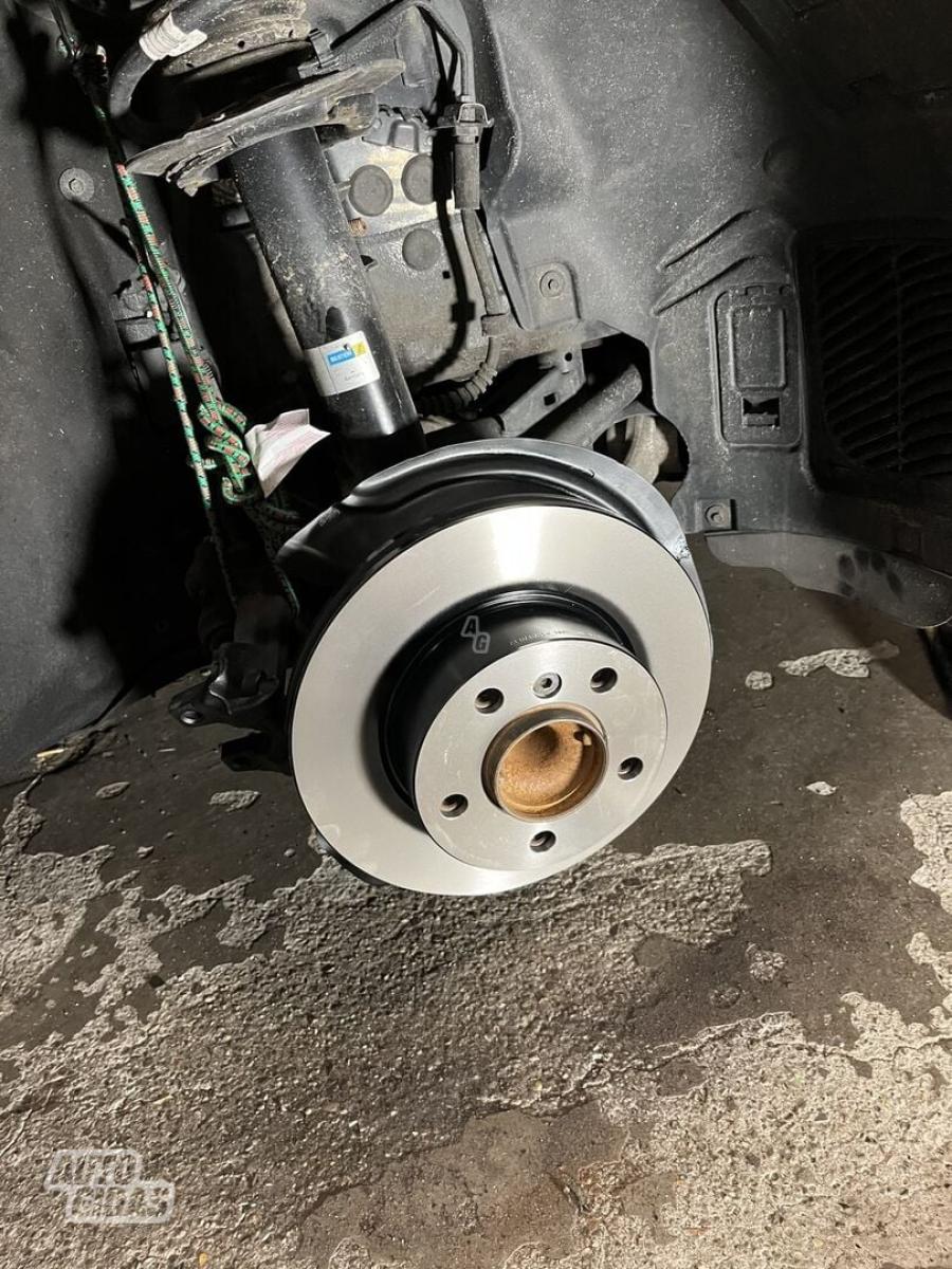 Melns BMW 118 2018 Viļņa, ar dzinēja tilpumu 1.50 L un nobraukumu 107 tūkst. km par 15950 €, foto 18 vietnē AUTOMOTO.COM.LV