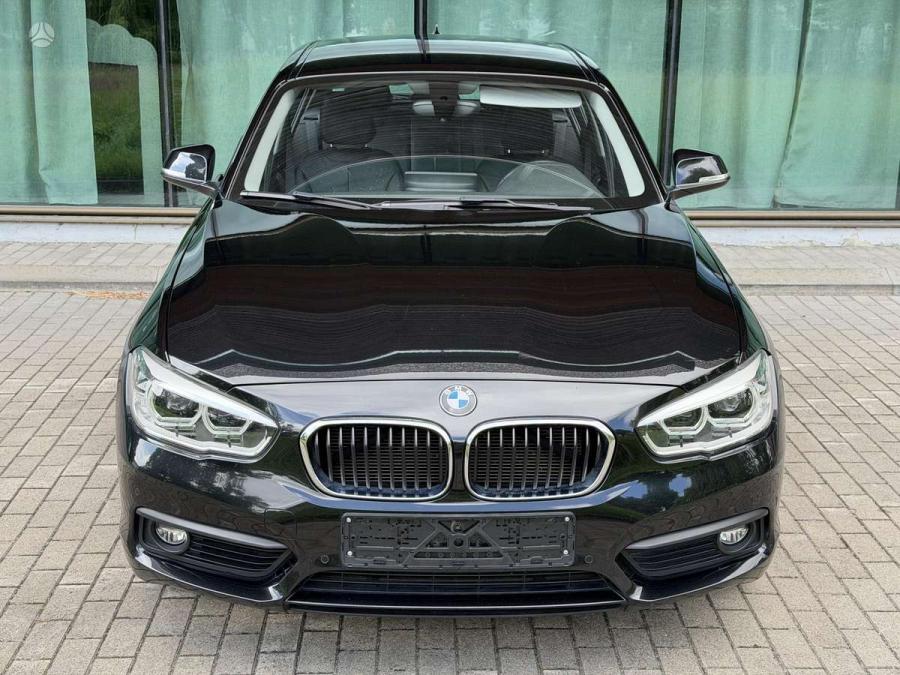 Melns BMW 118 2018 Kauņa, ar dzinēja tilpumu 1.50 L un nobraukumu 126 tūkst. km par 10700 €, foto 3 vietnē AUTOMOTO.COM.LV