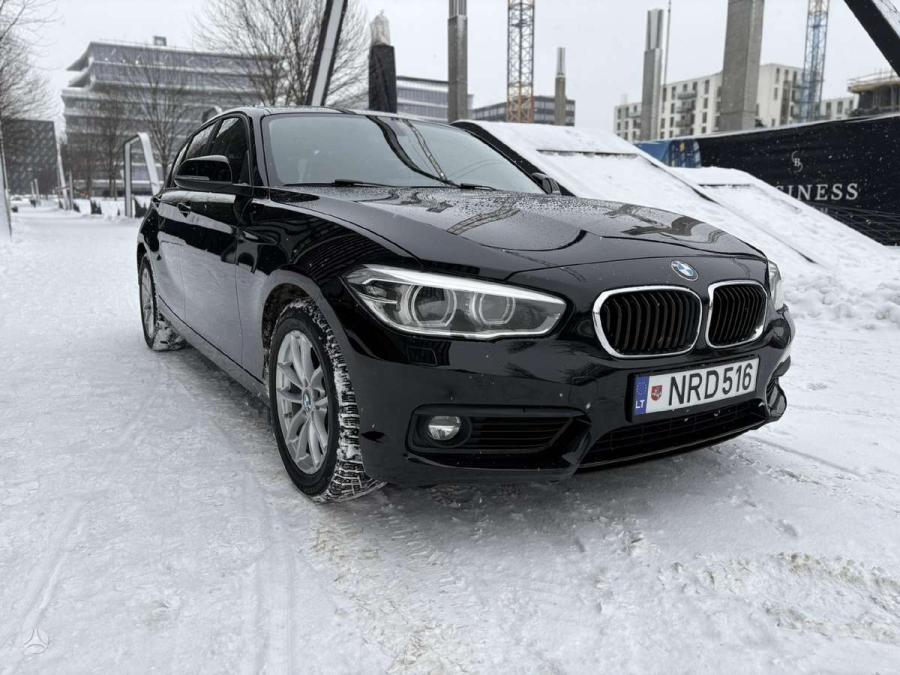 Black BMW 118 2019 in Vilnius, with an engine capacity of 1.50 L and mileage of 119 thousand km for 10900 €, photo 5 on AUTOMOTO.COM.LV