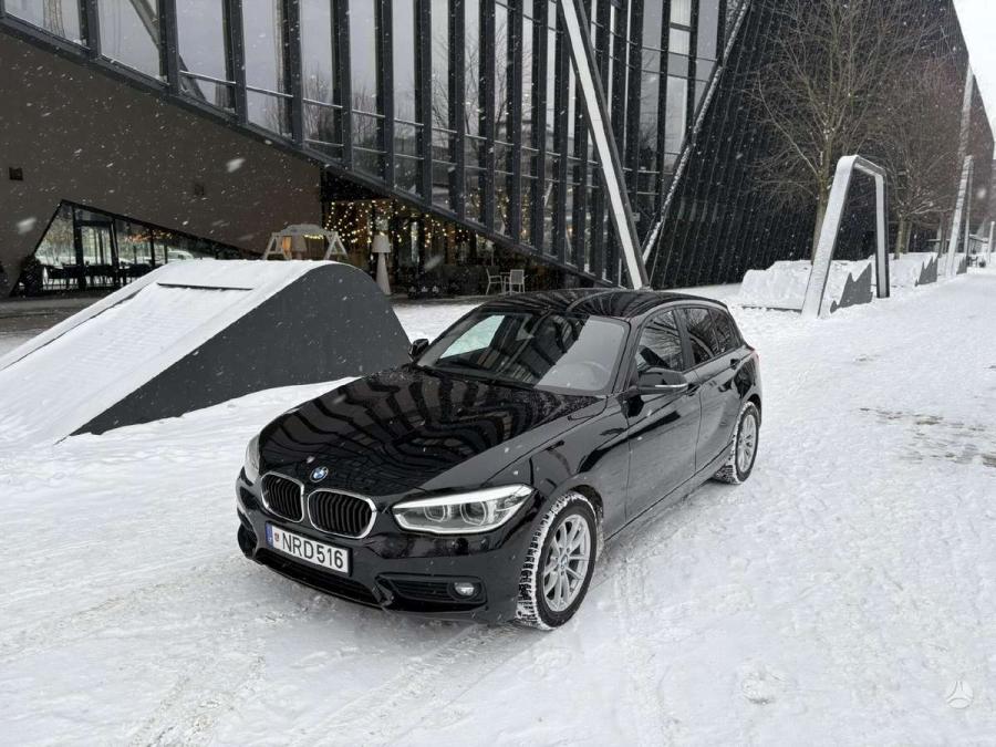 Black BMW 118 2019 in Vilnius, with an engine capacity of 1.50 L and mileage of 119 thousand km for 10900 €, photo 11 on AUTOMOTO.COM.LV