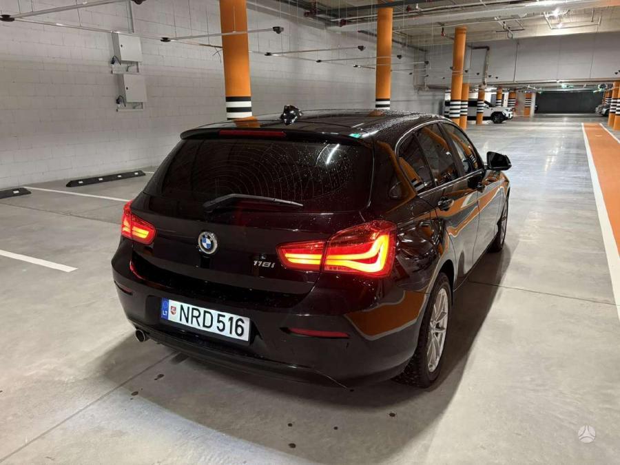 Black BMW 118 2019 in Vilnius, with an engine capacity of 1.50 L and mileage of 119 thousand km for 10850 €, photo 6 on AUTOMOTO.COM.LV