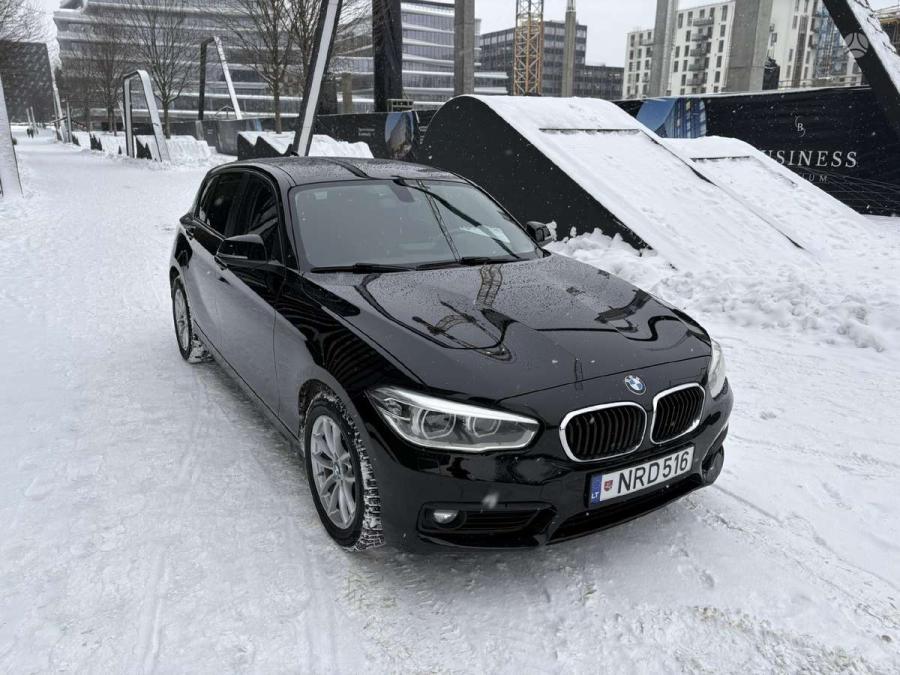 Black BMW 118 2019 in Vilnius, with an engine capacity of 1.50 L and mileage of 119 thousand km for 10850 €, photo 10 on AUTOMOTO.COM.LV