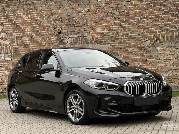 Black BMW 118 2020 in Vilnius, with an engine capacity of 1.50 L and mileage of 105 thousand km for 18350 €, photo 4 on AUTOMOTO.COM.LV