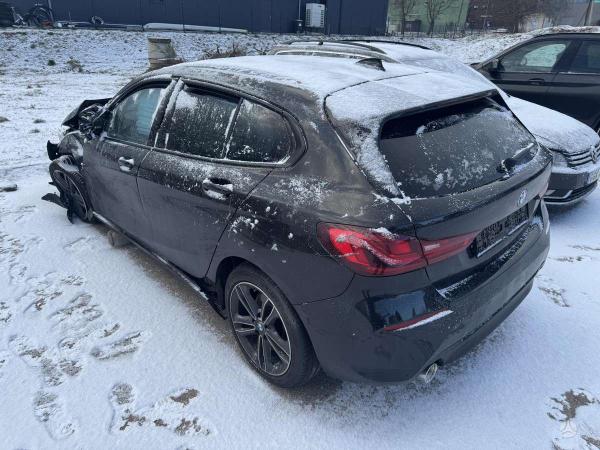 Black BMW 118 2020 in Kaunas, with an engine capacity of 1.50 L and mileage of 55 thousand km for 8500 €, photo 3 on AUTOMOTO.COM.LV