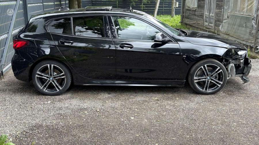 Melns BMW 118 2020 Jonava, ar dzinēja tilpumu 2.00 L un nobraukumu 92 tūkst. km par 13500 €, foto 14 vietnē AUTOMOTO.COM.LV