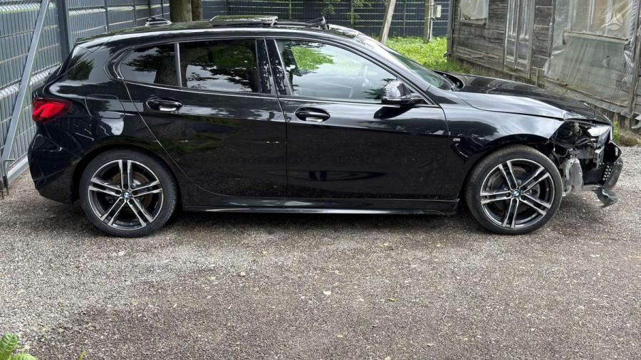 Melns BMW 118 2020 Jonava, ar dzinēja tilpumu 2.00 L un nobraukumu 90 tūkst. km par 13400 €, foto 17 vietnē AUTOMOTO.COM.LV