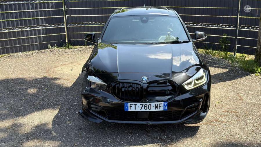Melns BMW 118 2020 Jonava, ar dzinēja tilpumu 2.00 L un nobraukumu 92 tūkst. km par 12900 €, foto 1 vietnē AUTOMOTO.COM.LV