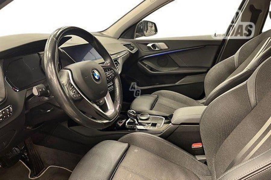 Melns BMW 118 2021 Kauņa, ar dzinēja tilpumu 0.00 L un nobraukumu 92 tūkst. km par 23410 €, foto 10 vietnē AUTOMOTO.COM.LV