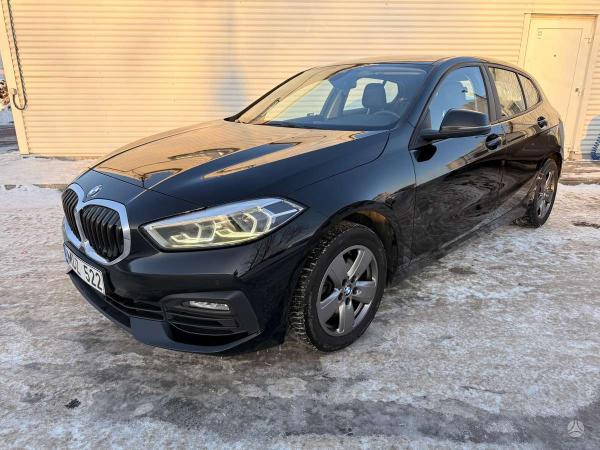 Melns BMW 118 2022 Viļņa, ar dzinēja tilpumu 1.50 L un nobraukumu 195 tūkst. km par 12950 €, foto 1 vietnē AUTOMOTO.COM.LV