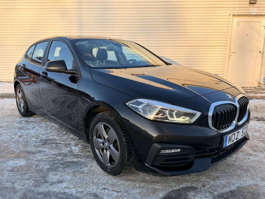Black BMW 118 2022 in Vilnius, with an engine capacity of 1.50 L and mileage of 195 thousand km for 12950 €, photo 3 on AUTOMOTO.COM.LV