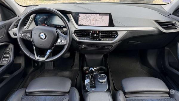 Melns BMW 118 2023 Viļņa, ar dzinēja tilpumu 1.50 L un nobraukumu 109 tūkst. km par 17908 €, foto 10 vietnē AUTOMOTO.COM.LV