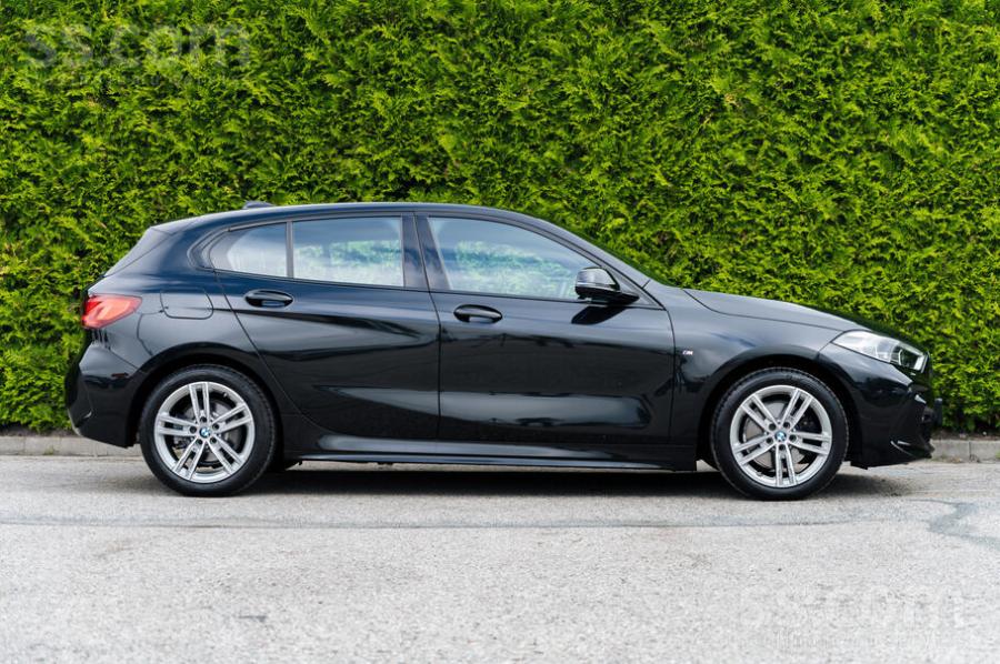 Black BMW 118 2023 in Riga, with an engine capacity of 1.50 L and mileage of 38 thousand km for 21750 €, photo 5 on AUTOMOTO.COM.LV