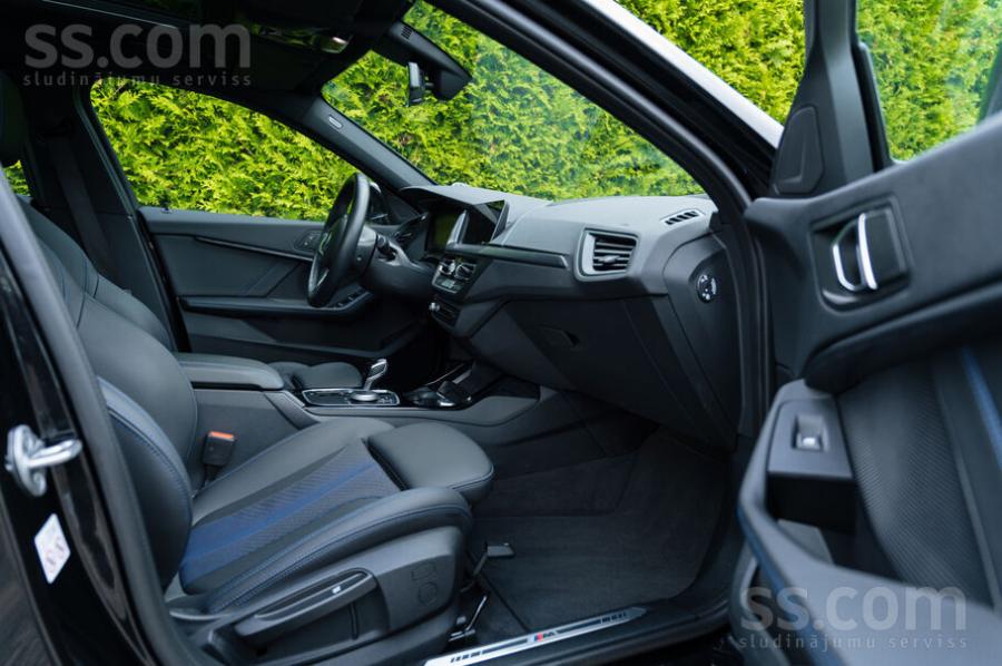 Black BMW 118 2023 in Riga, with an engine capacity of 1.50 L and mileage of 38 thousand km for 21750 €, photo 14 on AUTOMOTO.COM.LV