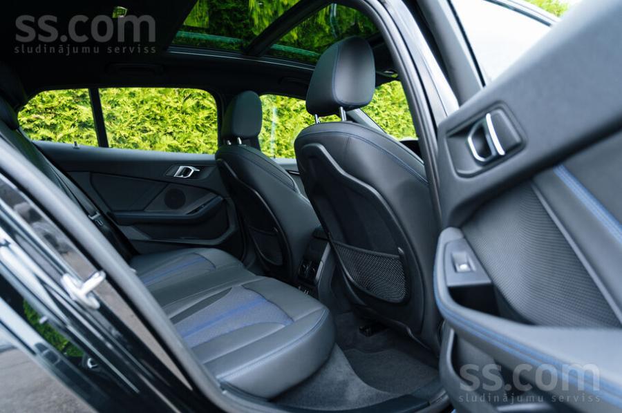 Black BMW 118 2023 in Riga, with an engine capacity of 1.50 L and mileage of 38 thousand km for 21750 €, photo 15 on AUTOMOTO.COM.LV
