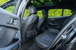 Black BMW 118 2023 in Riga, with an engine capacity of 1.50 L and mileage of 38 thousand km for 21750 €, photo 16 on AUTOMOTO.COM.LV