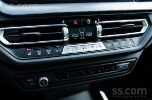 Black BMW 118 2023 in Riga, with an engine capacity of 1.50 L and mileage of 38 thousand km for 21750 €, photo 20 on AUTOMOTO.COM.LV