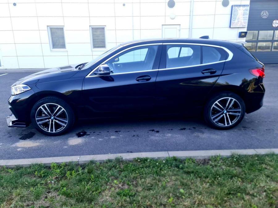 Black BMW 118 2024 in Vilnius, with an engine capacity of 1.50 L and mileage of 32 thousand km for 15600 €, photo 4 on AUTOMOTO.COM.LV