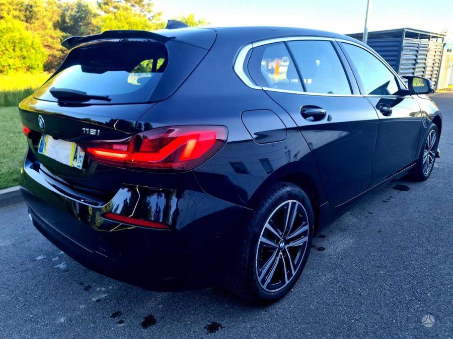Black BMW 118 2024 in Vilnius, with an engine capacity of 1.50 L and mileage of 32 thousand km for 15600 €, photo 7 on AUTOMOTO.COM.LV