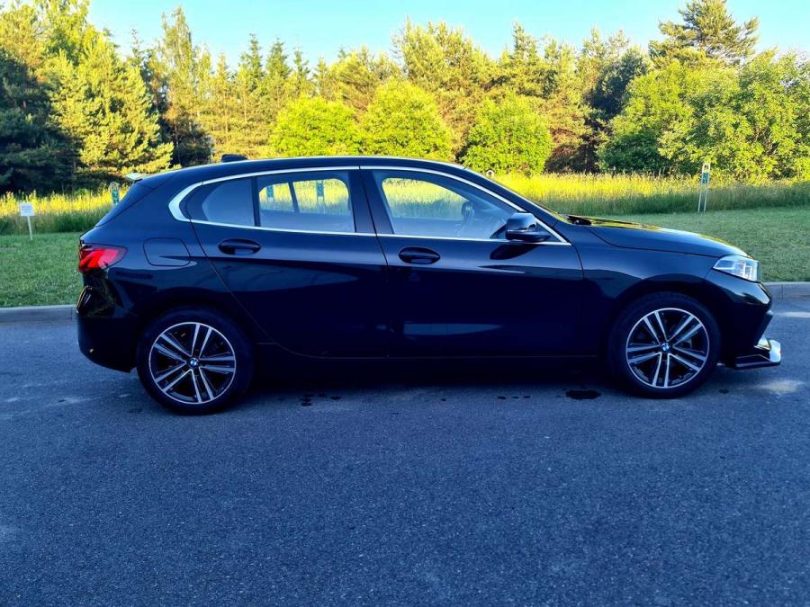 Black BMW 118 2024 in Vilnius, with an engine capacity of 1.50 L and mileage of 32 thousand km for 15600 €, photo 8 on AUTOMOTO.COM.LV