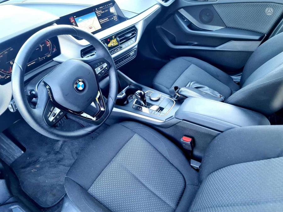 Black BMW 118 2024 in Vilnius, with an engine capacity of 1.50 L and mileage of 32 thousand km for 15600 €, photo 9 on AUTOMOTO.COM.LV