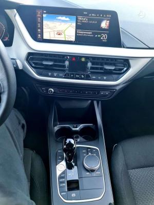 Black BMW 118 2024 in Vilnius, with an engine capacity of 1.50 L and mileage of 32 thousand km for 15600 €, photo 13 on AUTOMOTO.COM.LV