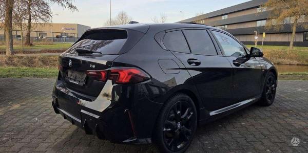 Melns BMW 118 2025 Kauņa, ar dzinēja tilpumu 1.50 L un nobraukumu 12 tūkst. km par 22978 €, foto 1 vietnē AUTOMOTO.COM.LV