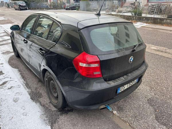 Black BMW 118 2007 in Kaunas, with an engine capacity of 2.00 L and mileage of 292 thousand km for 2750 €, photo 2 on AUTOMOTO.COM.LV