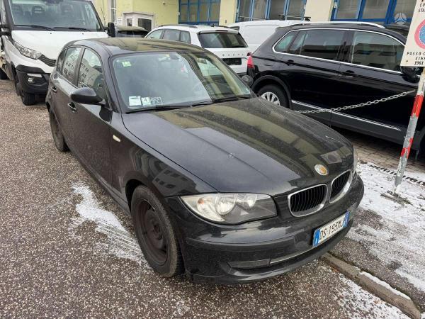 Black BMW 118 2007 in Kaunas, with an engine capacity of 2.00 L and mileage of 292 thousand km for 2750 €, photo 4 on AUTOMOTO.COM.LV