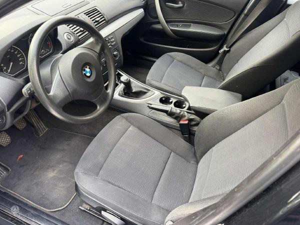 Black BMW 118 2007 in Kaunas, with an engine capacity of 2.00 L and mileage of 292 thousand km for 2750 €, photo 7 on AUTOMOTO.COM.LV