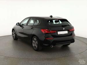 Melns BMW 118 2021 Kauņa, ar dzinēja tilpumu 1.50 L un nobraukumu 53 tūkst. km par 23420 €, foto 3 vietnē AUTOMOTO.COM.LV