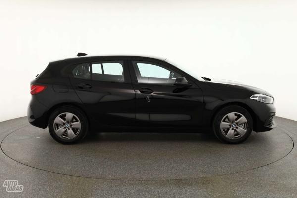 Melns BMW 118 2021 Kauņa, ar dzinēja tilpumu 1.50 L un nobraukumu 53 tūkst. km par 23420 €, foto 6 vietnē AUTOMOTO.COM.LV