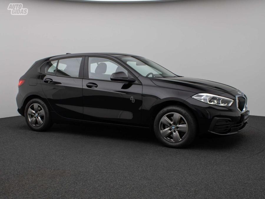 Melns BMW 118 2022 Kauņa, ar dzinēja tilpumu 1.50 L un nobraukumu 44 tūkst. km par 22399 €, foto 4 vietnē AUTOMOTO.COM.LV