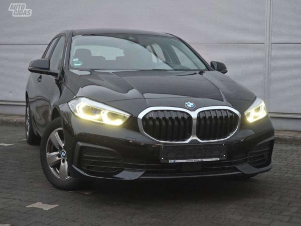Melns BMW 118 2022 Kauņa, ar dzinēja tilpumu 1.50 L un nobraukumu 90 tūkst. km par 21383 €, foto 1 vietnē AUTOMOTO.COM.LV