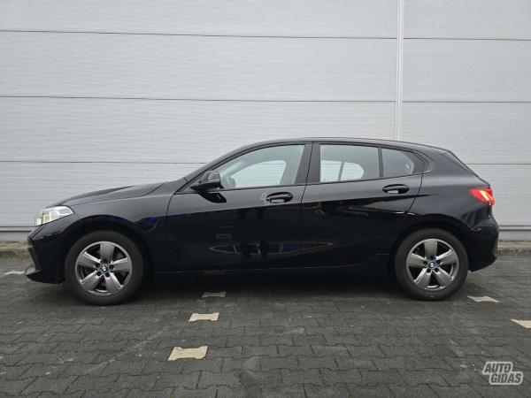 Melns BMW 118 2022 Kauņa, ar dzinēja tilpumu 1.50 L un nobraukumu 90 tūkst. km par 21383 €, foto 3 vietnē AUTOMOTO.COM.LV