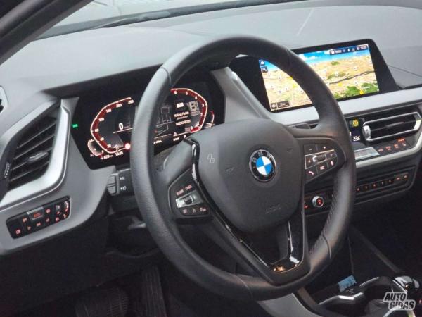 Melns BMW 118 2022 Kauņa, ar dzinēja tilpumu 1.50 L un nobraukumu 90 tūkst. km par 21383 €, foto 10 vietnē AUTOMOTO.COM.LV