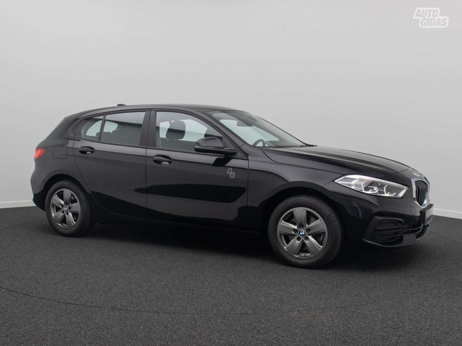 Melns BMW 118 2022 Kauņa, ar dzinēja tilpumu 1.50 L un nobraukumu 43 tūkst. km par 22914 €, foto 4 vietnē AUTOMOTO.COM.LV
