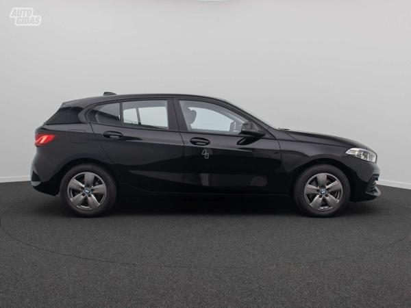 Black BMW 118 2022 in Kaunas, with an engine capacity of 1.50 L and mileage of 43 thousand km for 22914 €, photo 5 on AUTOMOTO.COM.LV