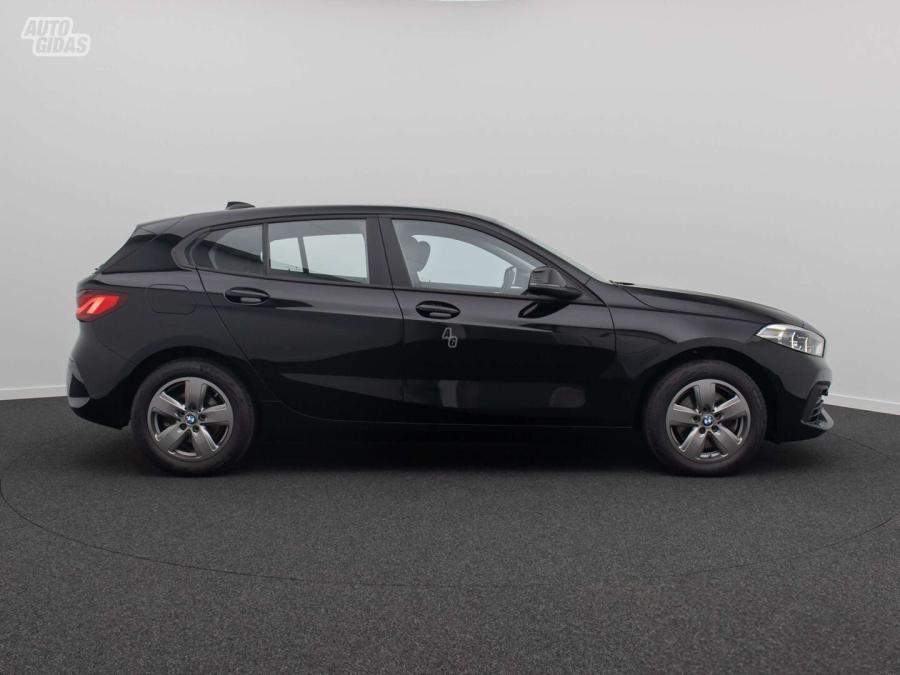 Melns BMW 118 2022 Kauņa, ar dzinēja tilpumu 1.50 L un nobraukumu 43 tūkst. km par 22914 €, foto 5 vietnē AUTOMOTO.COM.LV