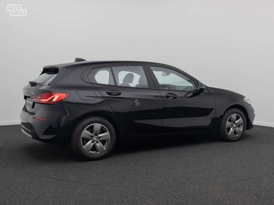 Melns BMW 118 2022 Kauņa, ar dzinēja tilpumu 1.50 L un nobraukumu 43 tūkst. km par 22914 €, foto 6 vietnē AUTOMOTO.COM.LV